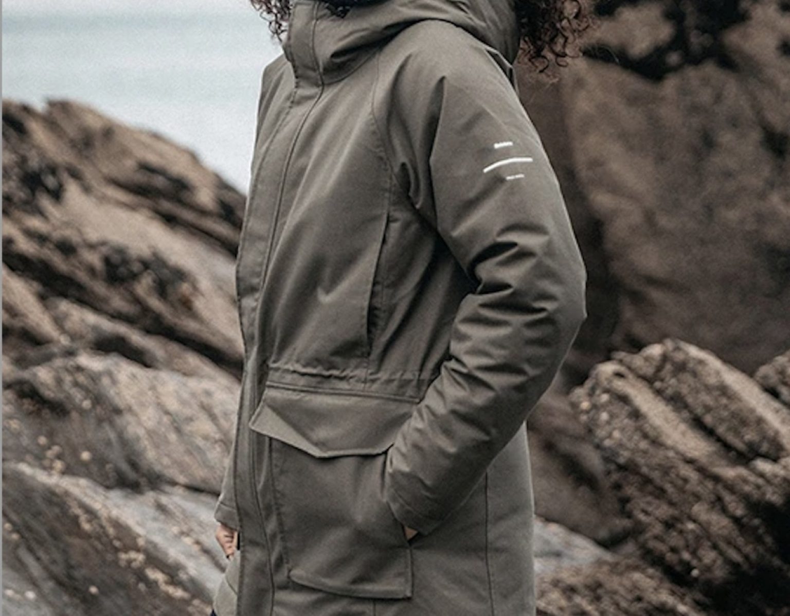 Las 8 mejores chaquetas impermeables de mujer | tusencuestas.com 【2025】